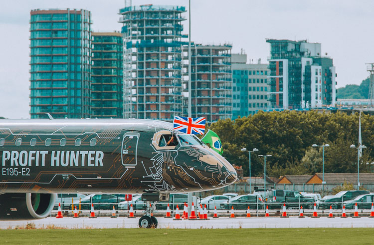 Embraer's E195–E2 Receives Steep Approach Certification for London City ...